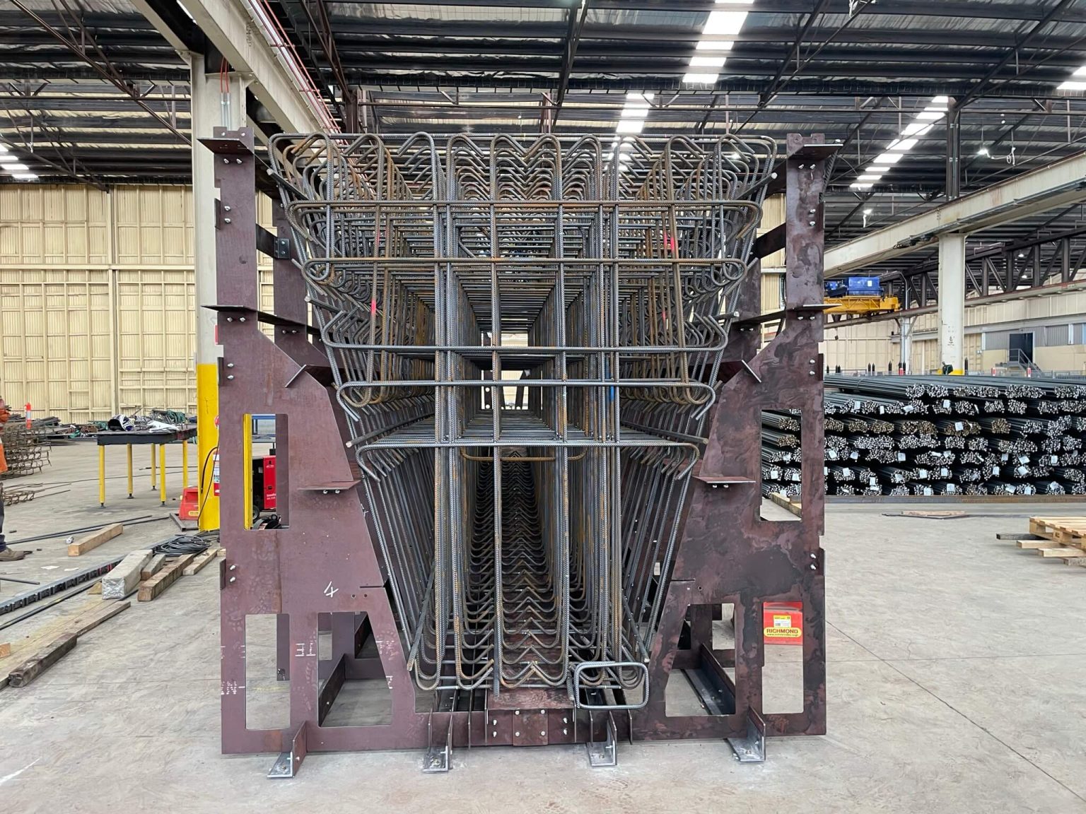 metro tunnel trapezoid column - Alpha Reo